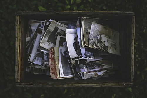 Best Way To Copy Old Photos To Digital Format